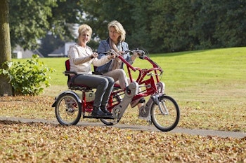 Dreirädriges parallel Tandem Fun2Go bewegt und verbindet Menschen | Van ...