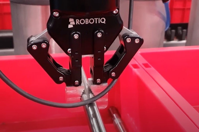 Video CNC-Cobot in production at Van Raam | Van Raam