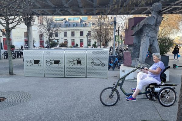 Experiment with adapted shared bicycles in Paris | Van Raam