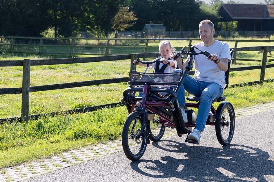 Cycling with a child on the Fun2Go duo bike with child seat | Van Raam