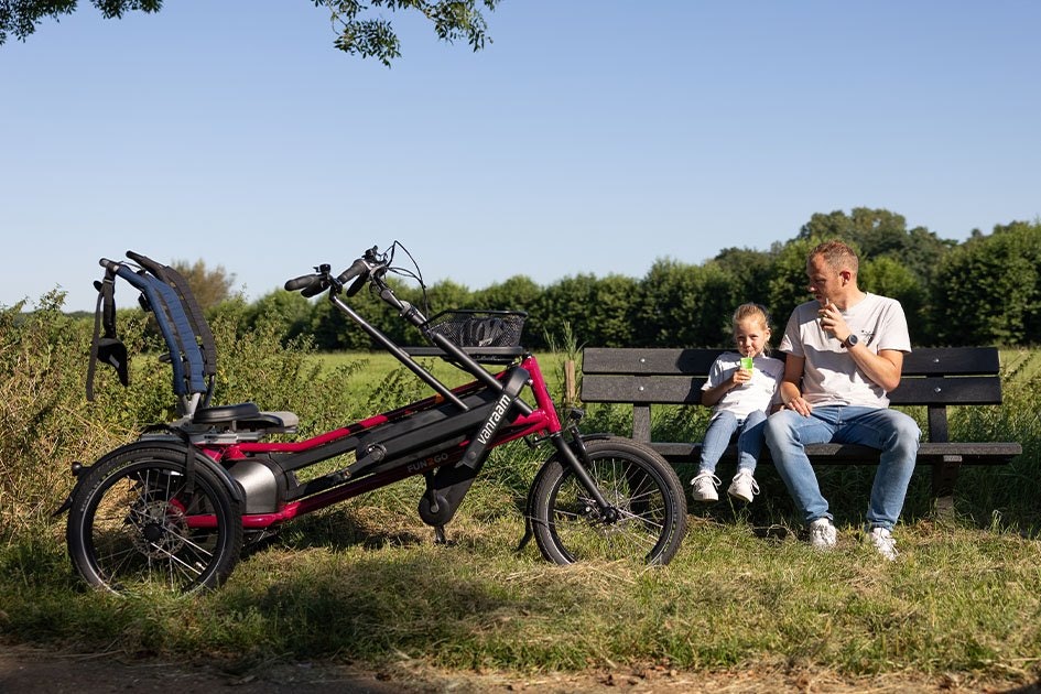 Cycling with a child on the Fun2Go duo bike with child seat | Van Raam